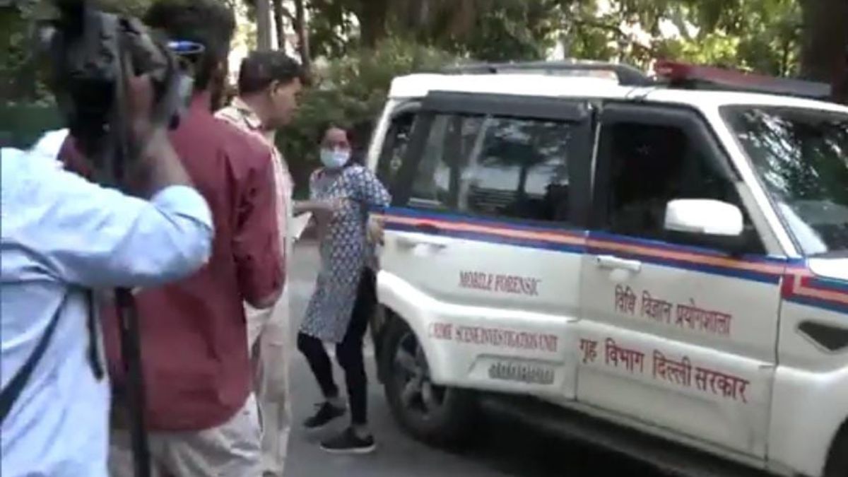 AAP against Swati Maliwal Reposted the controversial video and said her truth delhi police ...