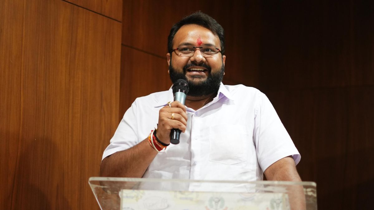 vadodara loksabha seat pm modi bjp youth candidate hemang joshi hr job gujarat elections - जहां ...