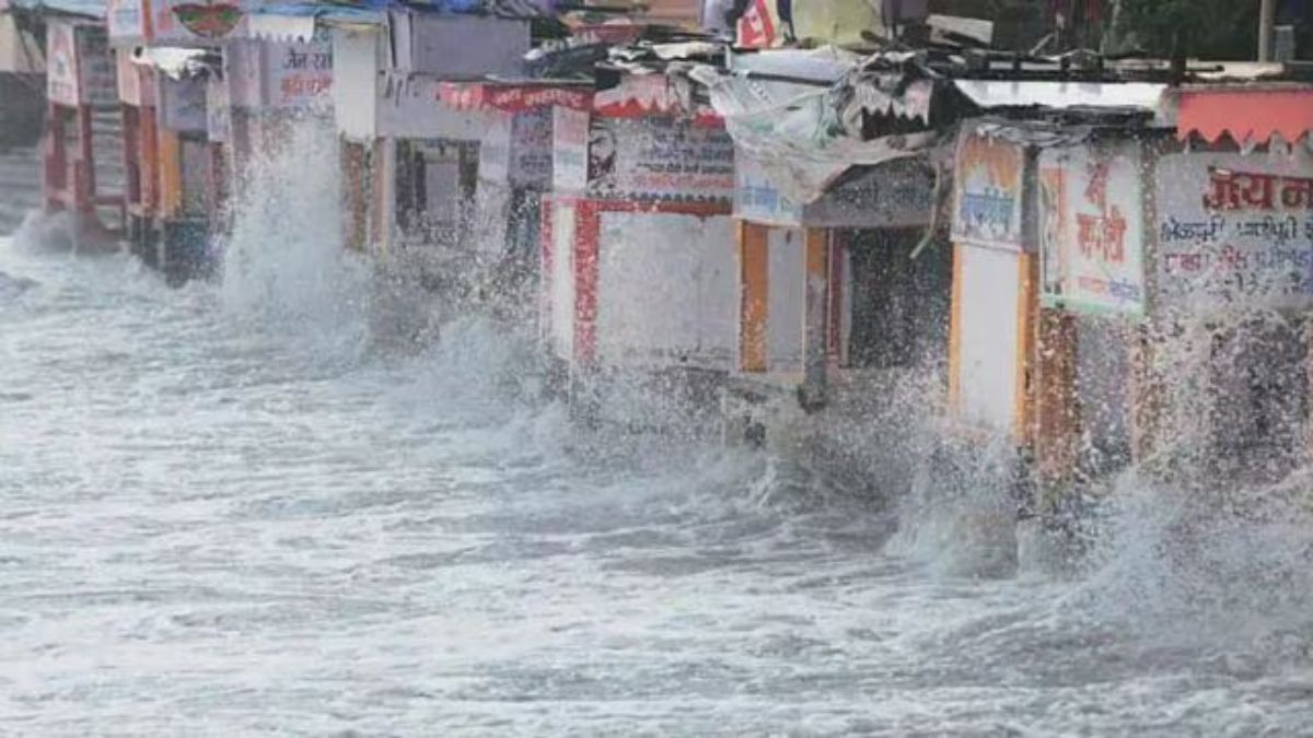 High tidal waves in mumbai bmc red Red alert for fishermen people ...