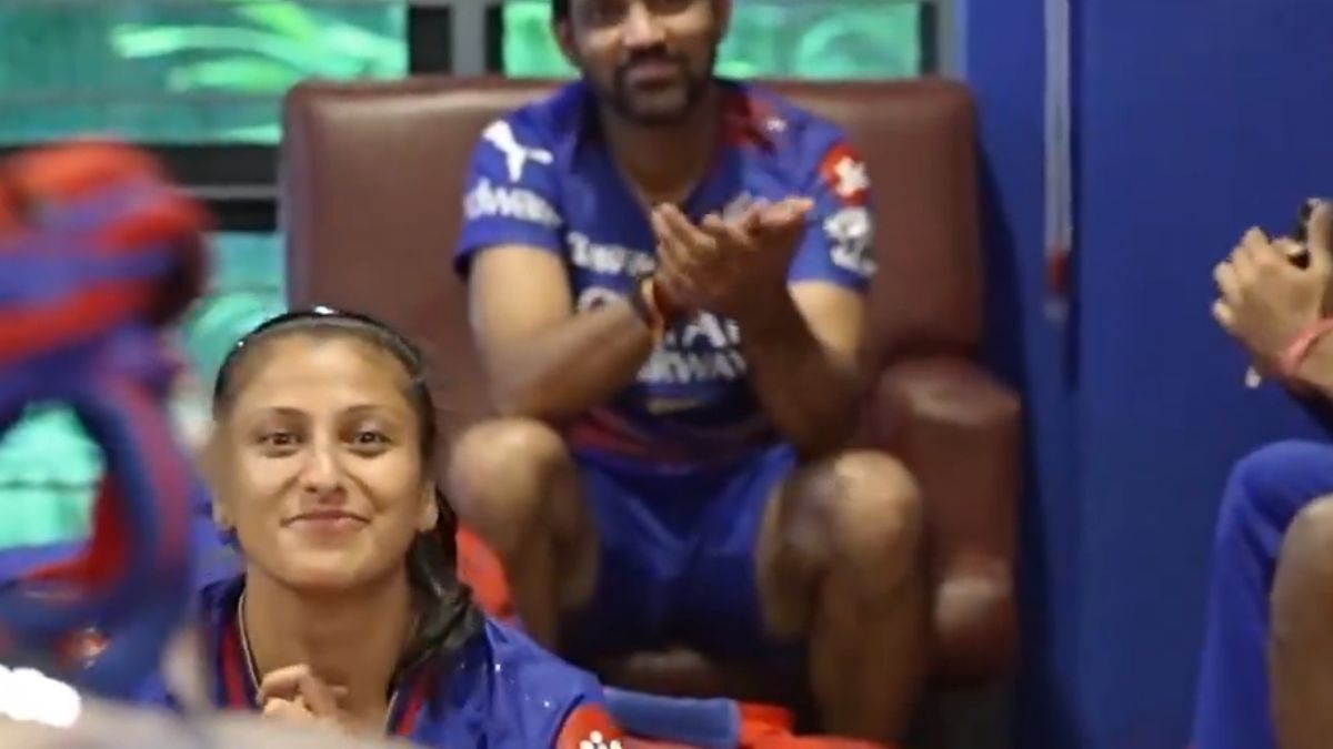 कौन है RCB के ड्रेसिंग रूम में मौजूद इकलौती लड़की, टीम की हर हार और जीत ...