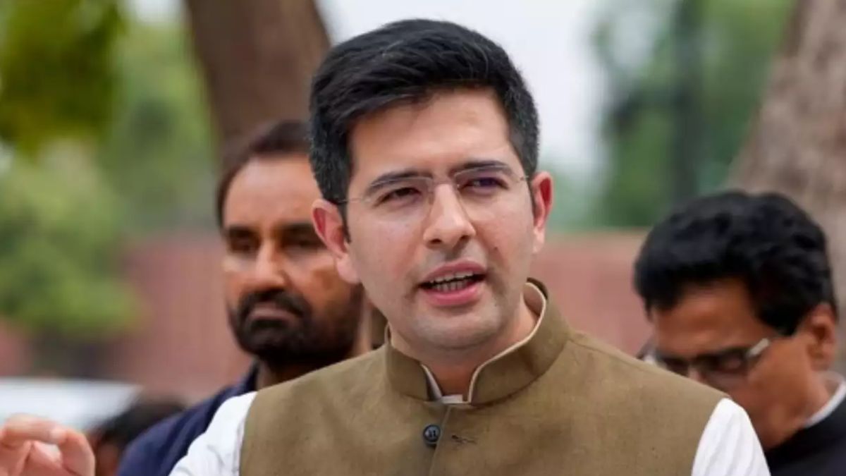 आखिरकार वापस आ गए राघव चड्ढा! चुनाव से ठीक पहले CM केजरीवाल से की ...