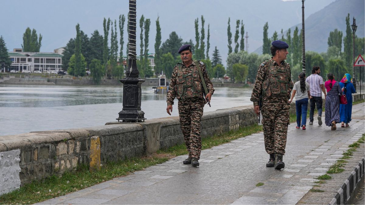 Narendra Modi Yoga Day Srinagar Kashmir red zone drone security arrangements - कश्मीर में 7000 ...