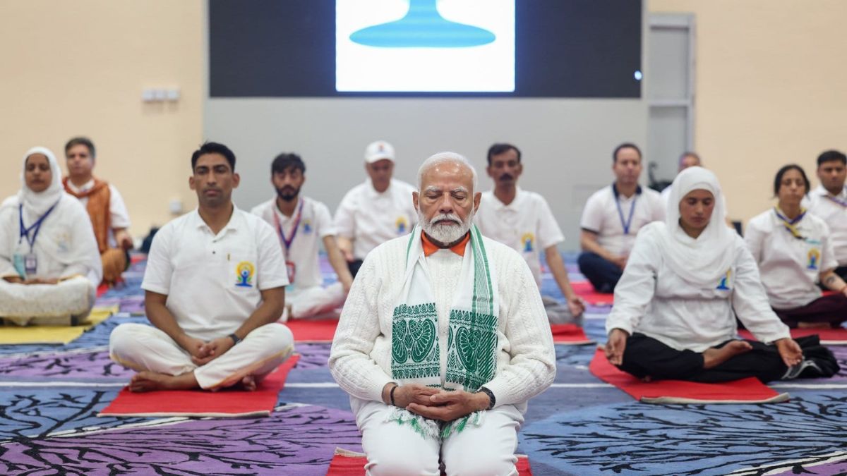 Happy International Yoga Day 2024 Theme, Poster, Wishes Images, Quotes ...