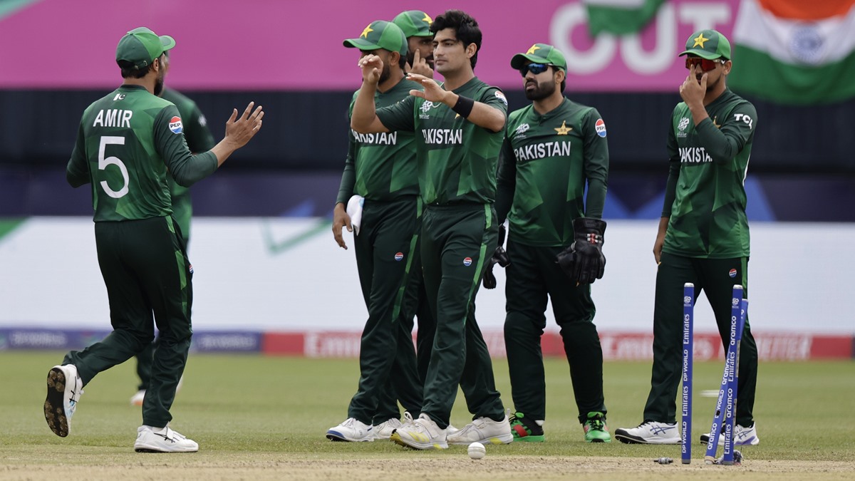 Qurbani Kay Janwar Hazir Hon Pakistan Former Captain Mohammad Hafeez ...