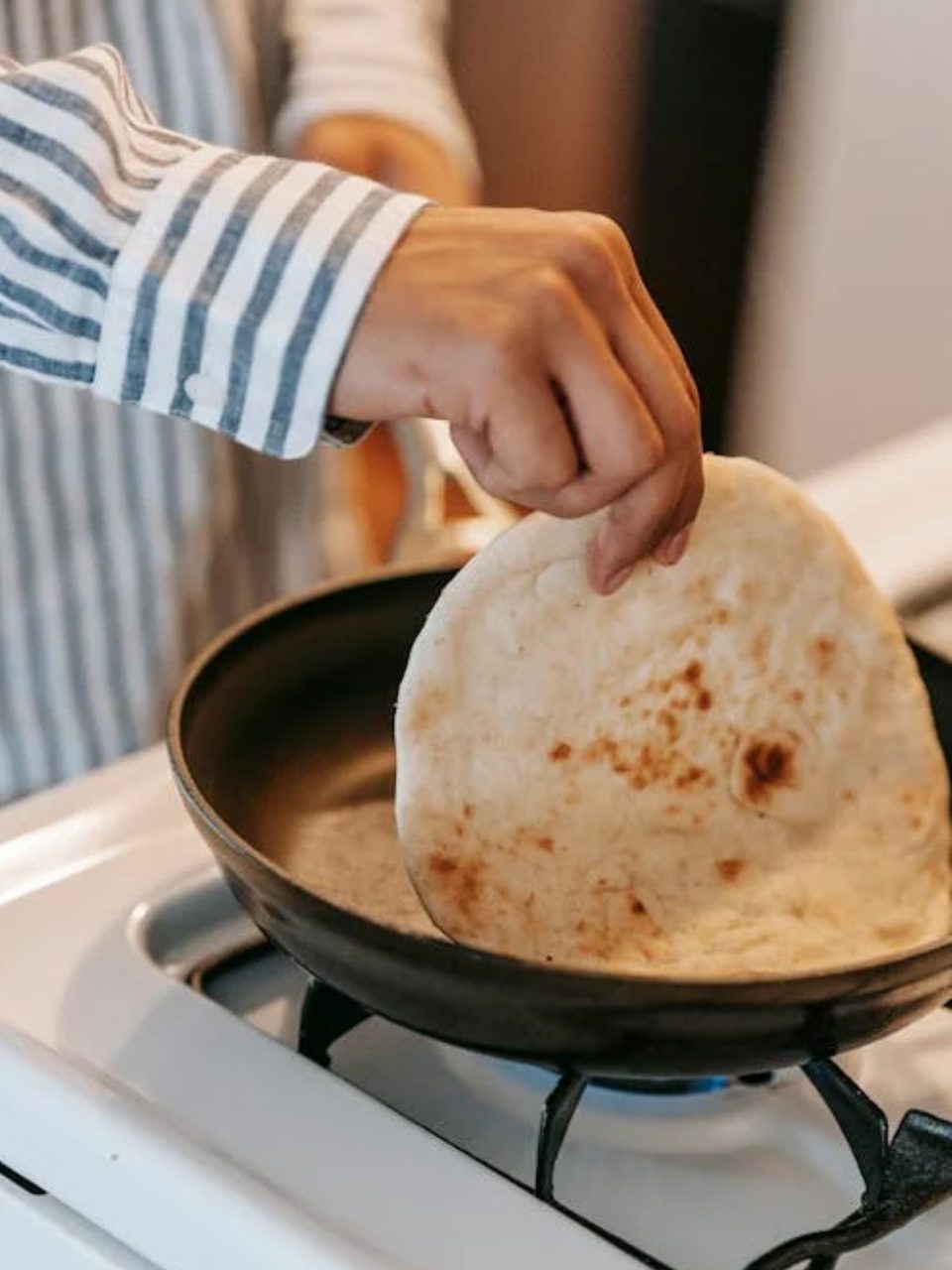 Vastu tips for roti Never Do These mistakes while making roti paratha ...
