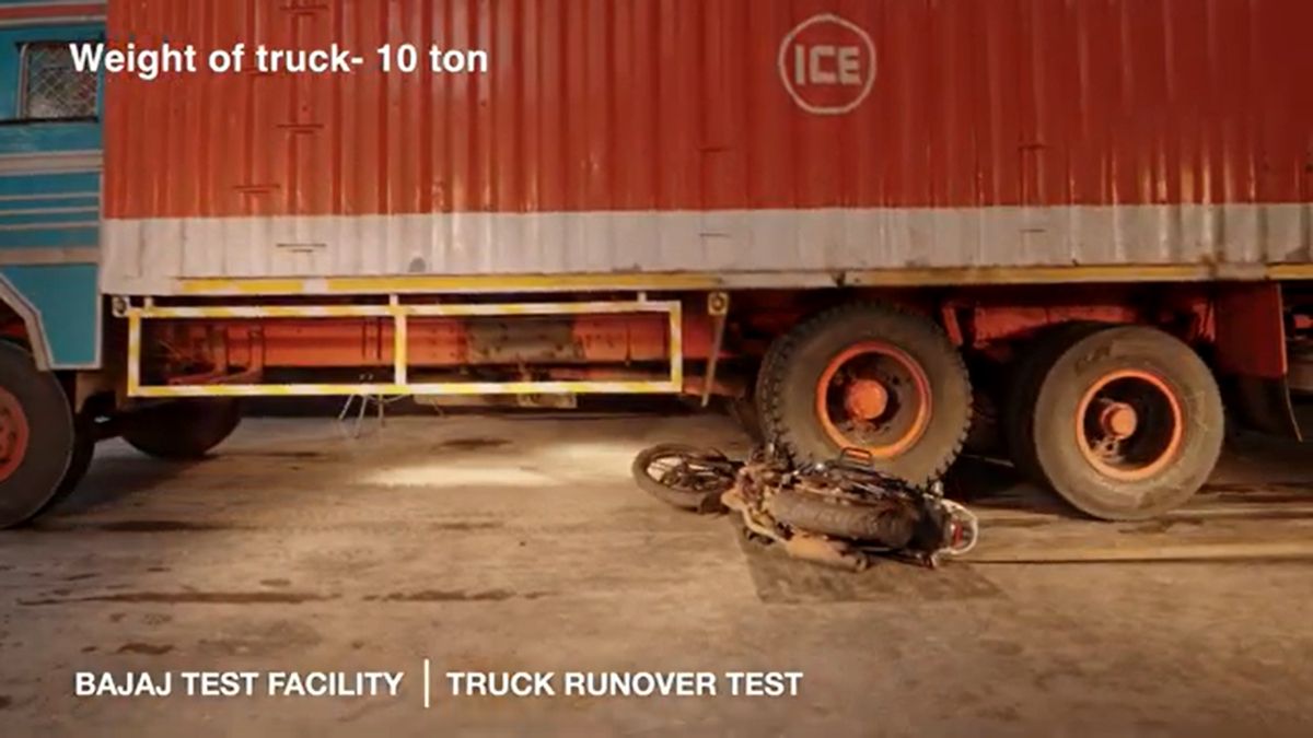 Bajaj Freedom 125 CNG bike crash test Result frontal collision, truck ...