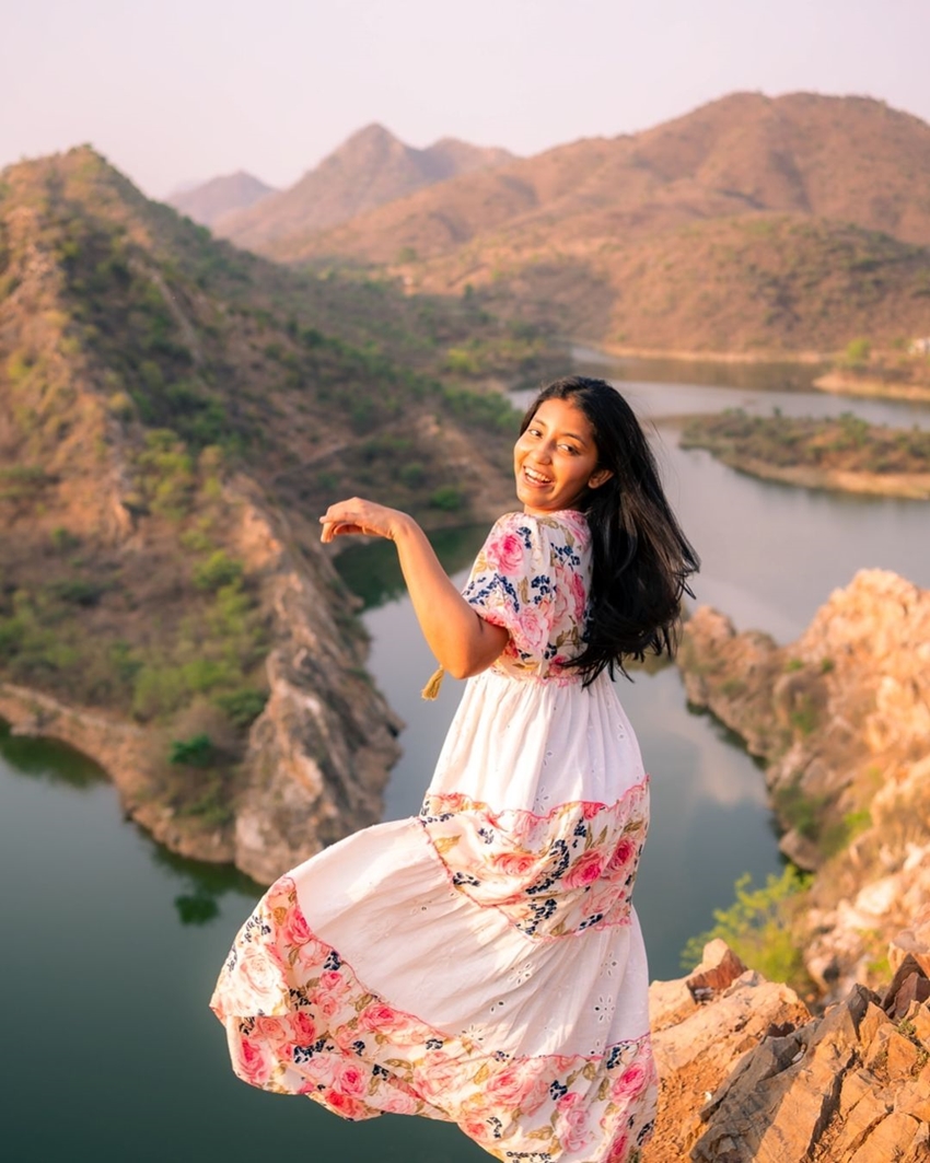 Social media travel influencer Aanvi Kamdar dies after falling into 300 ...