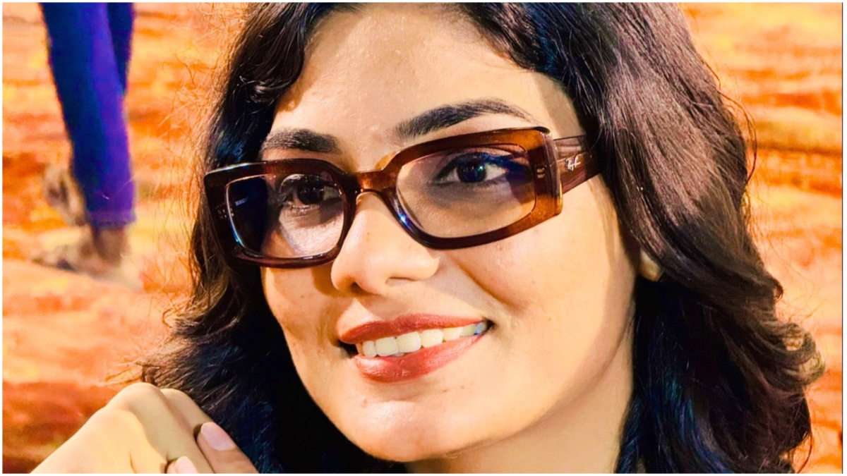 Neha Singh Rathore took a dig at the bulldozer operation in Pantnagar ...