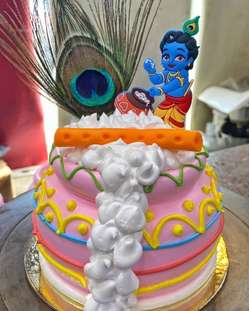 Krishna Janmashtami Cake Design: माखन, मटकी, मोर पंख और बांसुरी ...