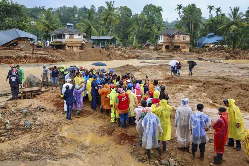 Wayanad landslides caused by heavy rains hit the villages of Mundakkai ...