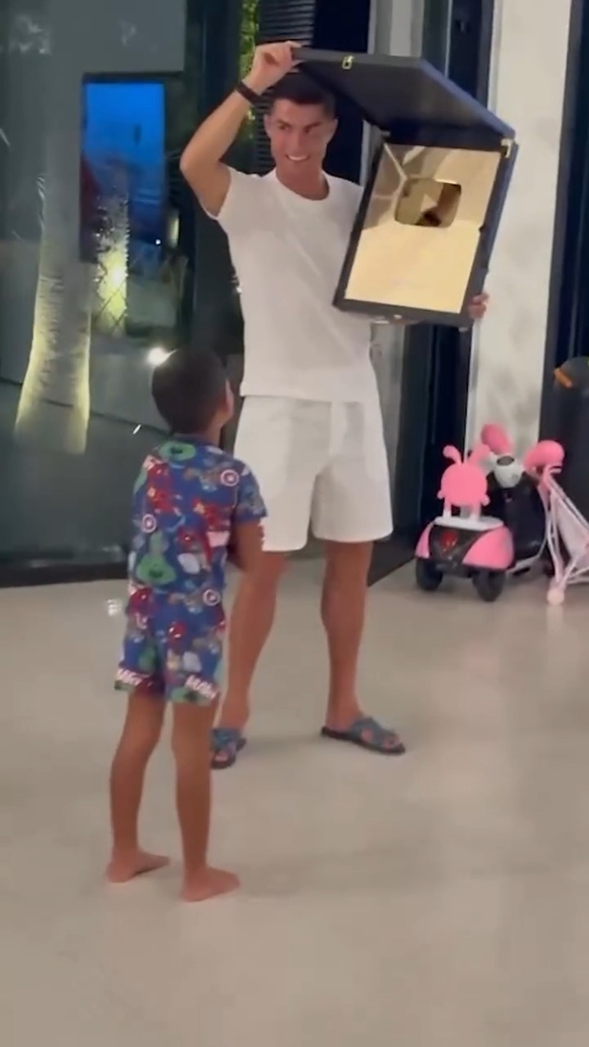 Cristiano Ronaldo launches YouTube channel, sets these records - | Jansatta