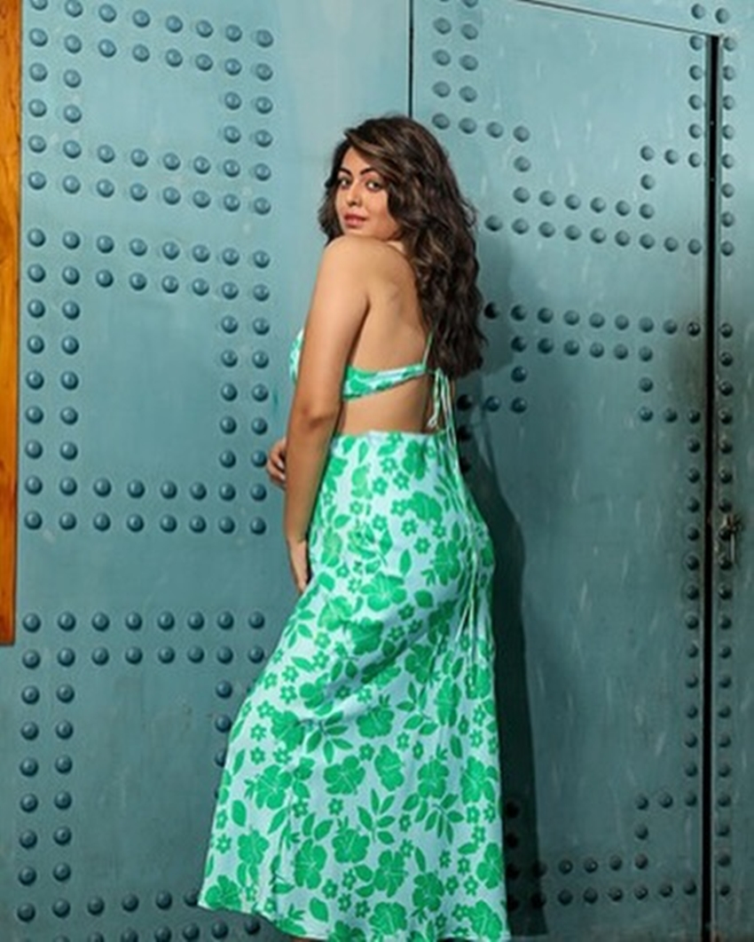 shafaq naaz Poses in Blue Bikini Fans give Shocking Reaction Says No words to explain your ...