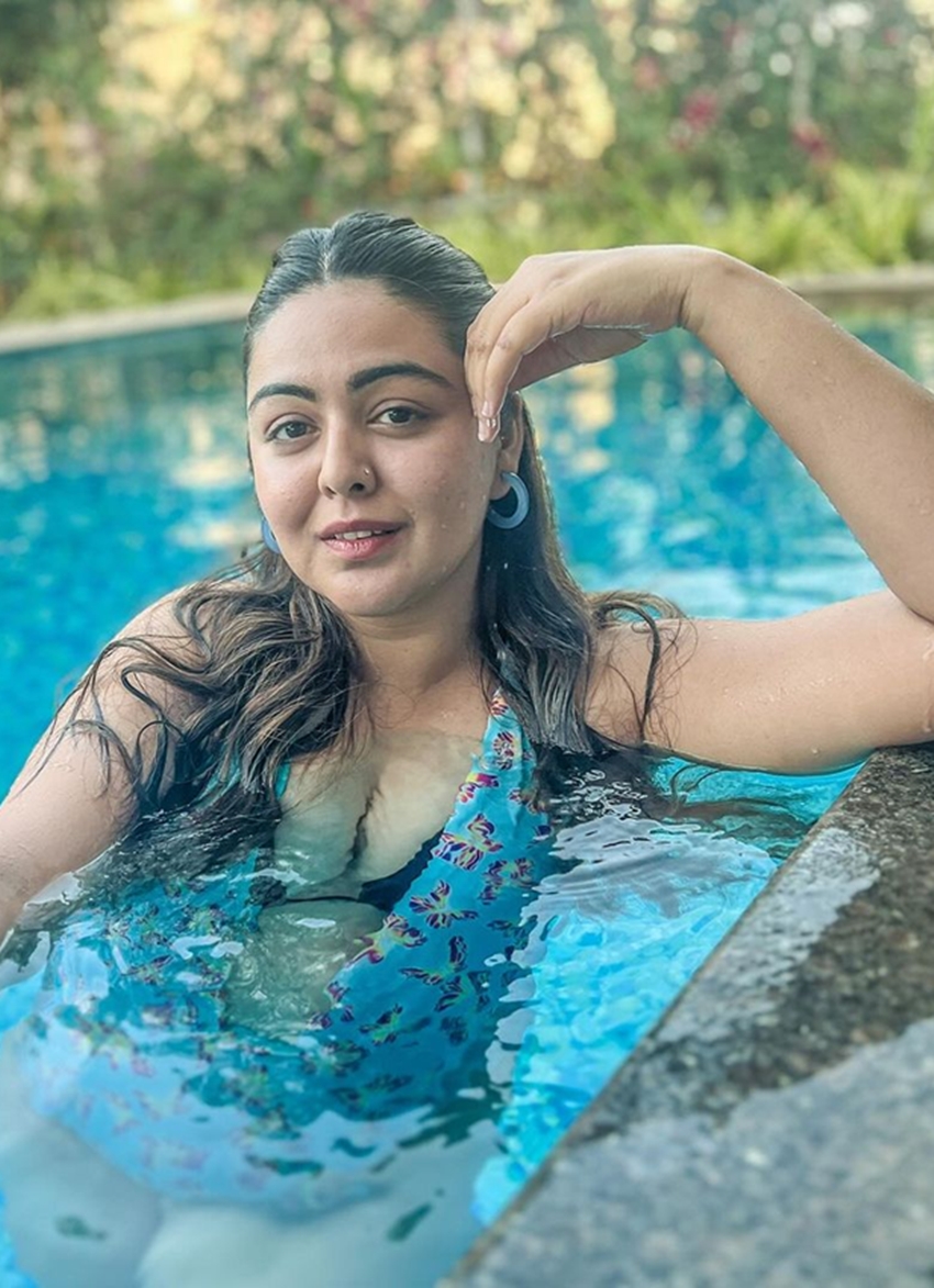 shafaq naaz Poses in Blue Bikini Fans give Shocking Reaction Says No words to explain your ...