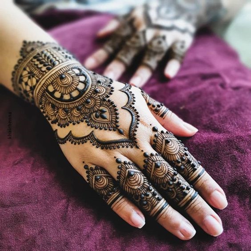 Navratri 2024 Easy Mehndi Designs: बिना मेहंदी आर्टिस्ट के सजाएं हाथ ...