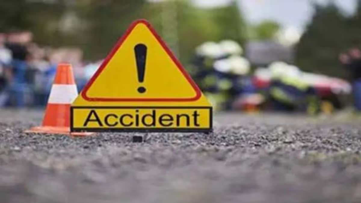 hathras road accident up roadways janrath bus hit pick up 11 died ...