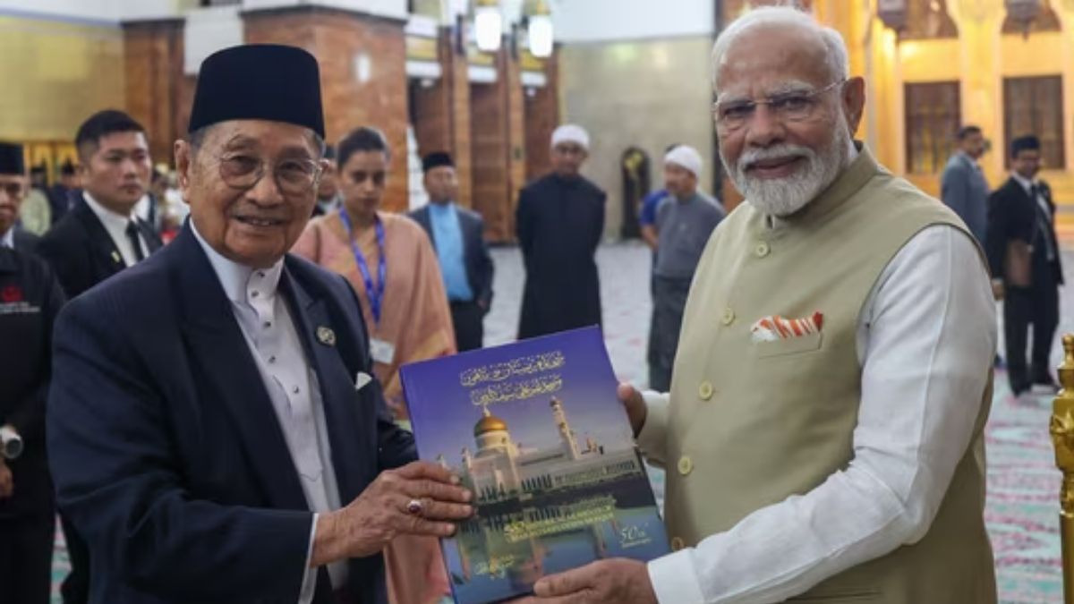 ब्रुनेई की ऐतिहासिक मस्जिद पहुंचे PM मोदी, सुल्तान उमर अली सैफुद्दीन के ...