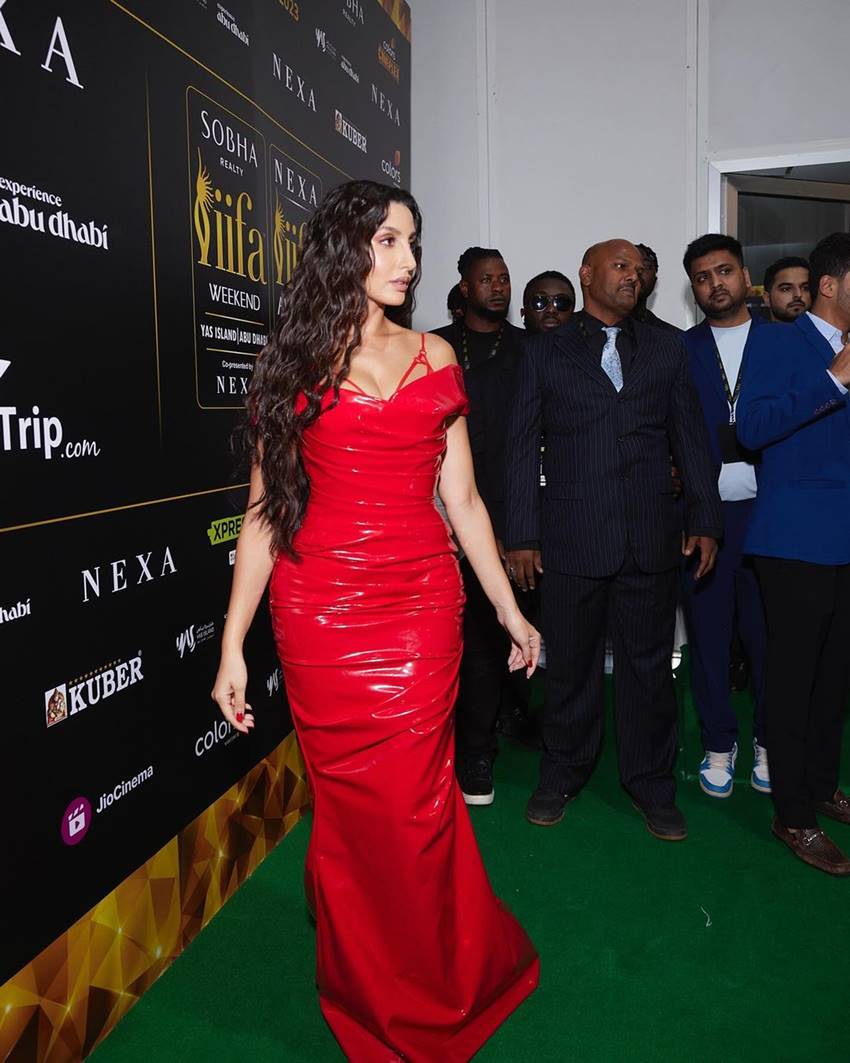 Nora Fatehi stunned in red one piece dress: नोरा फतेही की इन अदाओं पर ...