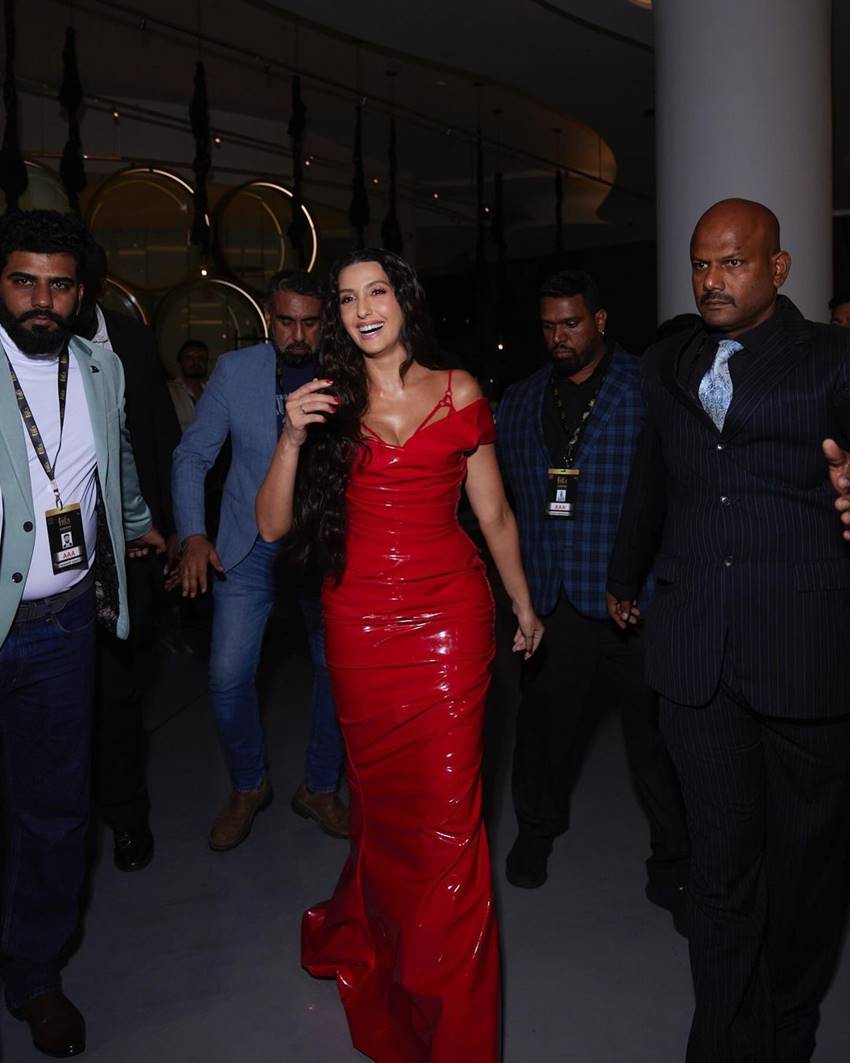 Nora Fatehi stunned in red one piece dress: नोरा फतेही की इन अदाओं पर ...