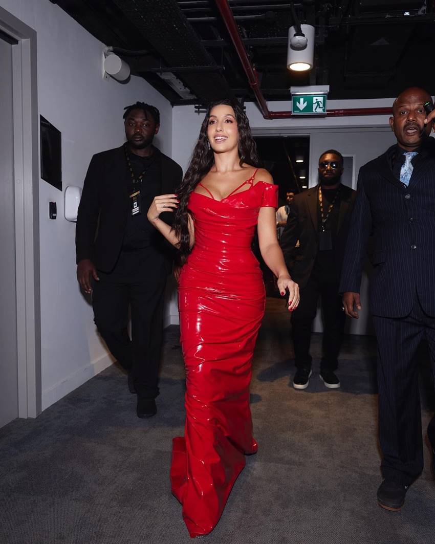 Nora Fatehi stunned in red one piece dress: नोरा फतेही की इन अदाओं पर ...