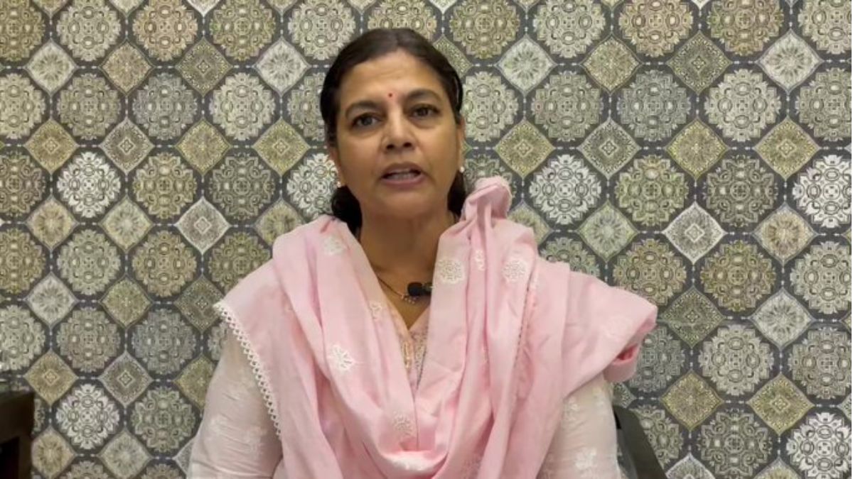 ncp sharadchandra pawar party leader wife Jitendra Awhad ruta awhad ...