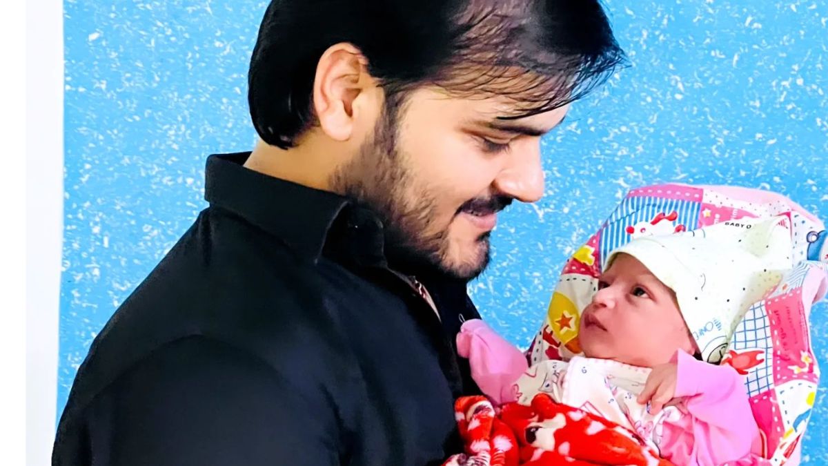 Bhojpuri Star Arvind Akela Kallu Blessed With Baby Boy First Photo | Jansatta