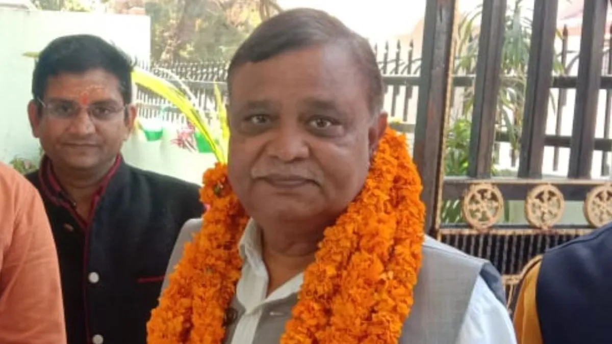 बीजेपी सांसद अतुल गर्ग की खबर छापने वाले पत्रकार को यूपी पुलिस ने किया ...