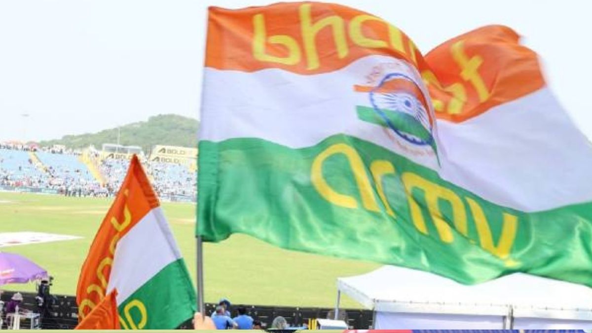 IND VS AUS Sunil Gavaskar slams Bharat Army for disrespecting Indian ...