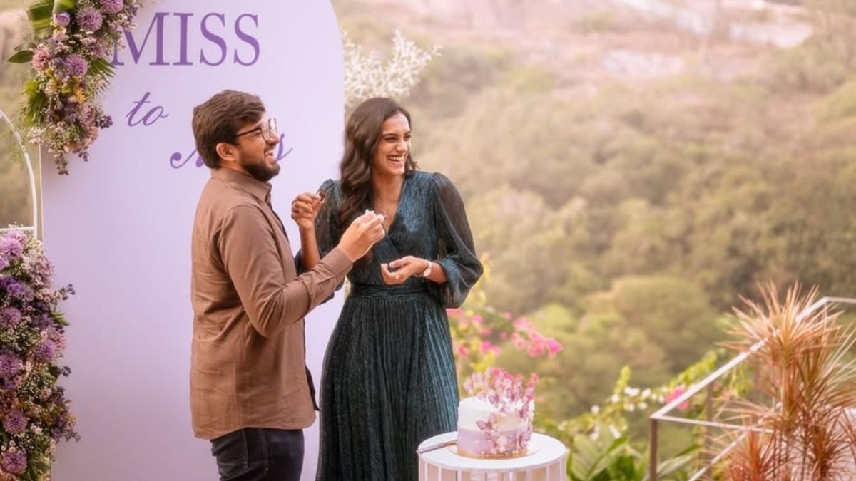 Miss To Mrs Its official PV Sindhu Gets Engaged To Venkata Datta Sai 1st Picture - मिस टू मिसेज ...