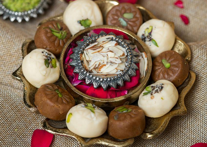 Banarasi kalakand, Malaiyo to Magdal Banaras Sweets famous in winter ...