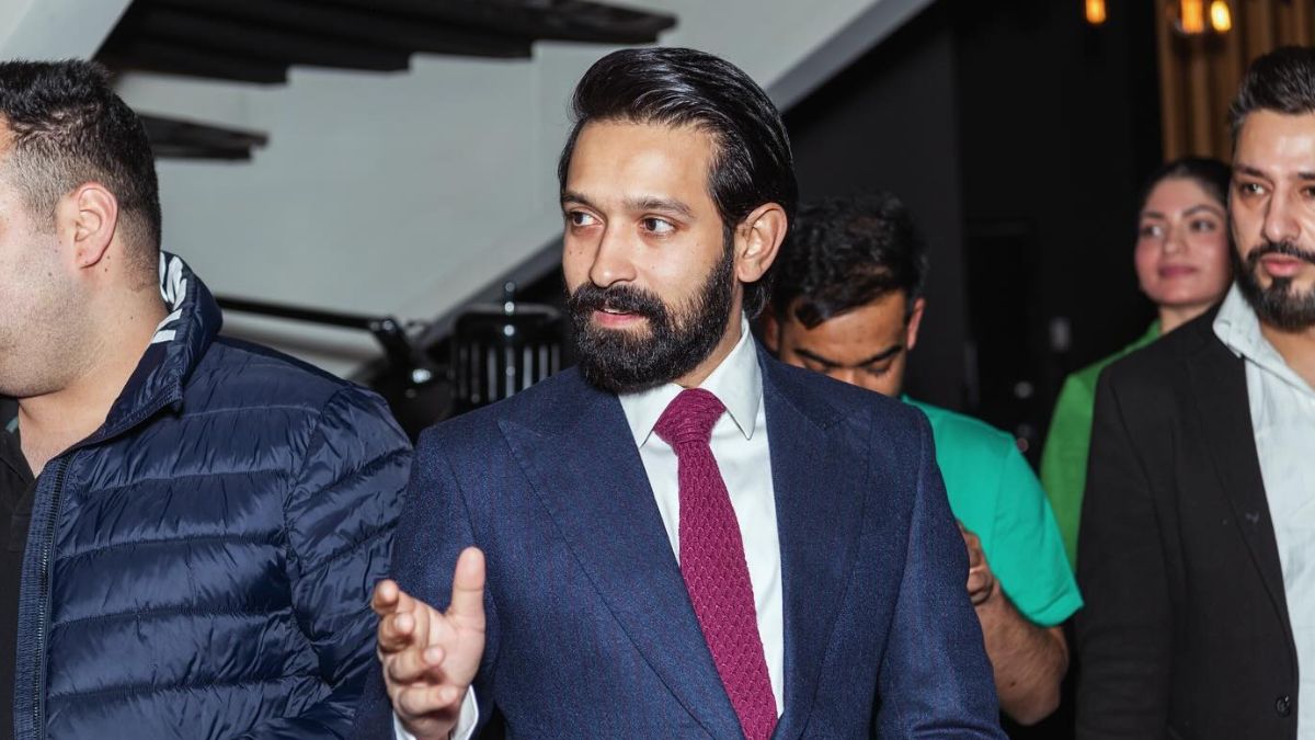 Vikrant Massey Announce to Quit Acting in 2025 doing last two film fans ...