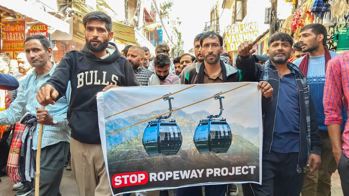 Katra Bandh: वैष्णो देवी रोप वे प्रोजेक्ट का विरोध तेज, कटरा में 72 ...