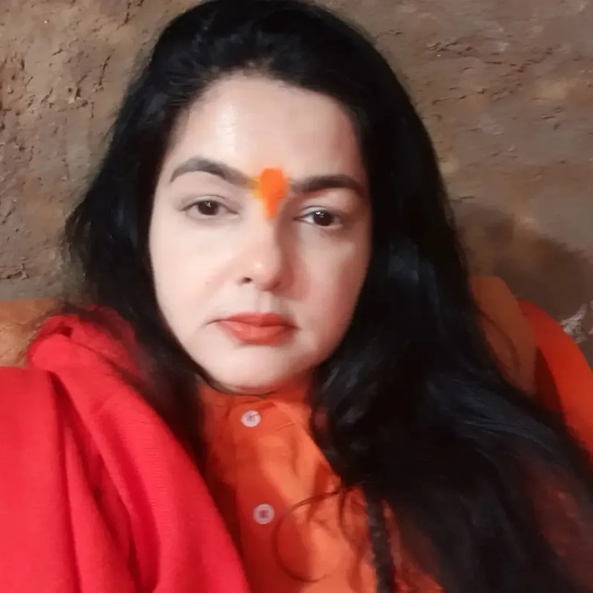 90s Bollywood Star Mamta Kulkarni Embraces Spirituality, Becomes Mahamandaleshwar at Maha Kumbh ...