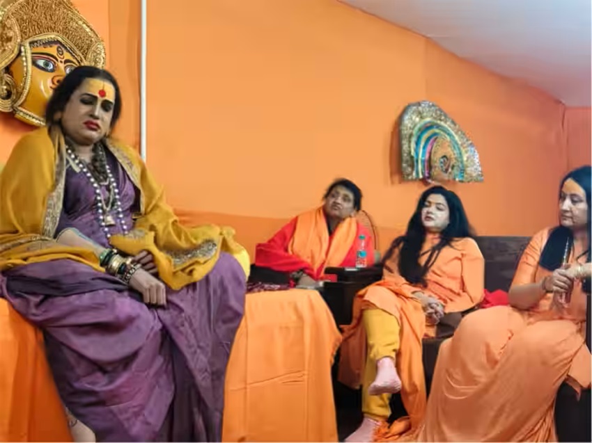 90s Bollywood Star Mamta Kulkarni Embraces Spirituality, Becomes Mahamandaleshwar at Maha Kumbh ...