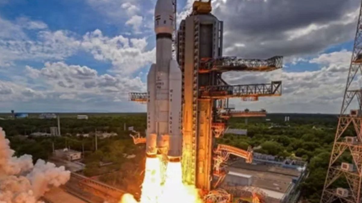 ISRO successfully docks two satellites in space ISRO ने अंतरिक्ष में ...