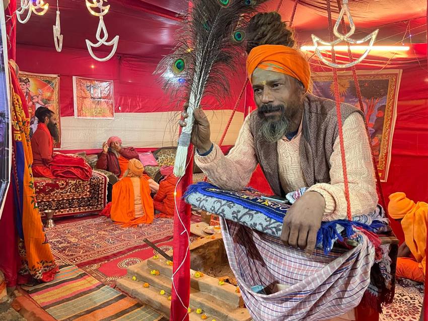 Viral Baba, Sadhu and Saint in Maha Kumbh From wearing glasses to ...