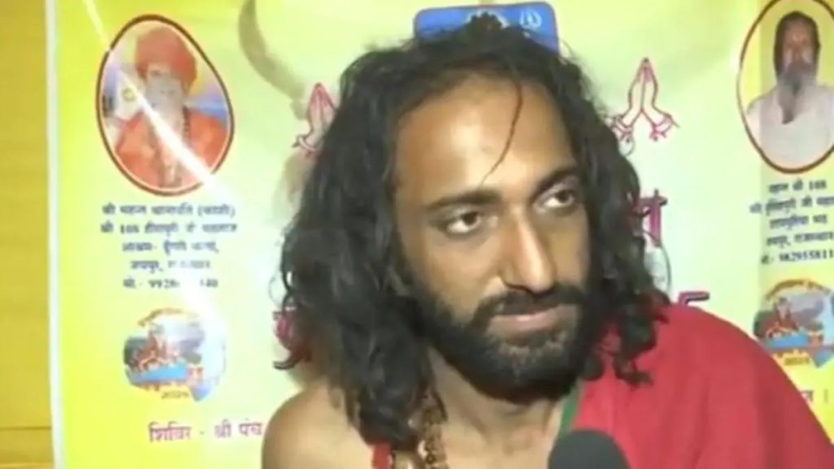famous IITian Baba Expelled From Juna Akhara At Maha Kumbh abhey singh ...