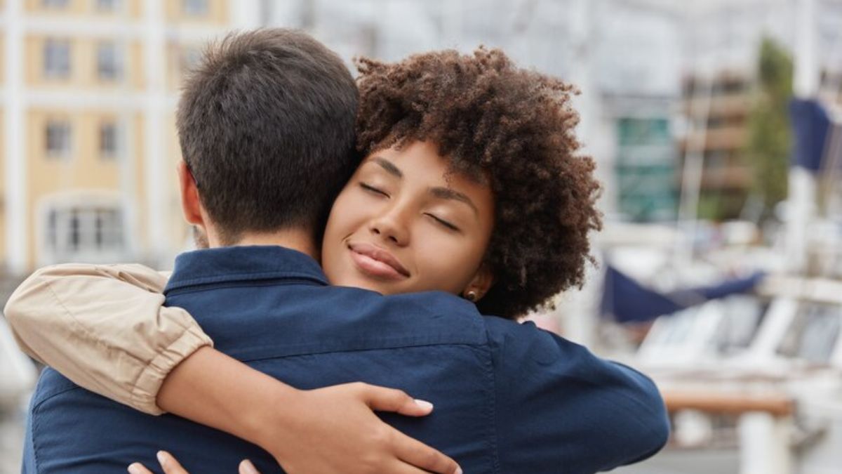 Happy Hug Day 2025 Wishes Images, Quotes, Status, HD Wallpapers, GIF ...