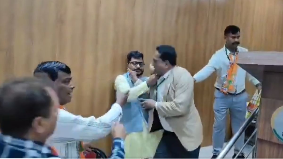 Rajasthan news BJP Leaders Exchange Blows In Front Of State Party ...