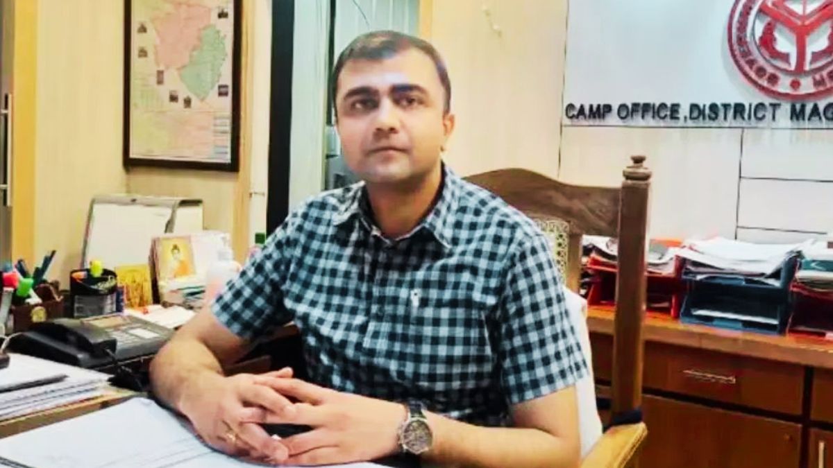 ias abhishek prakash suspended over corruption charges yogi govt zero tolerance invest up ceo ...