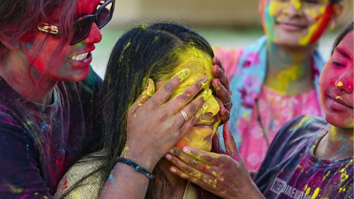 Holi celebration Around World, many countries celebrate holi worldwide ...