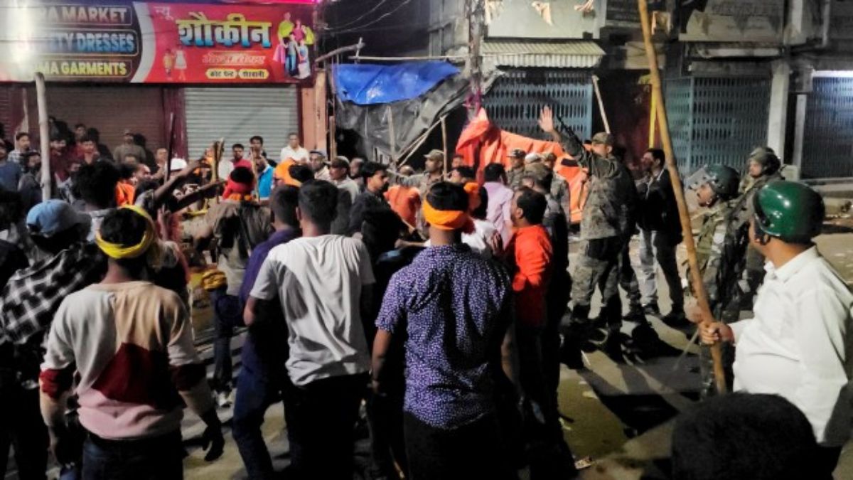Clashes Erupt During Ram Navami Mangala Procession in Hazaribagh stone pelting -हजारीबाग में ...