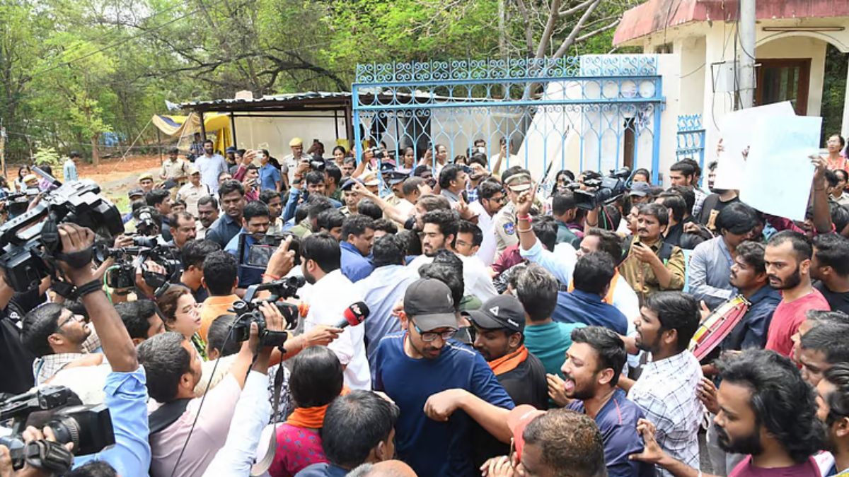 Hyderabad university controversy student protest over land -Hyderabad ...