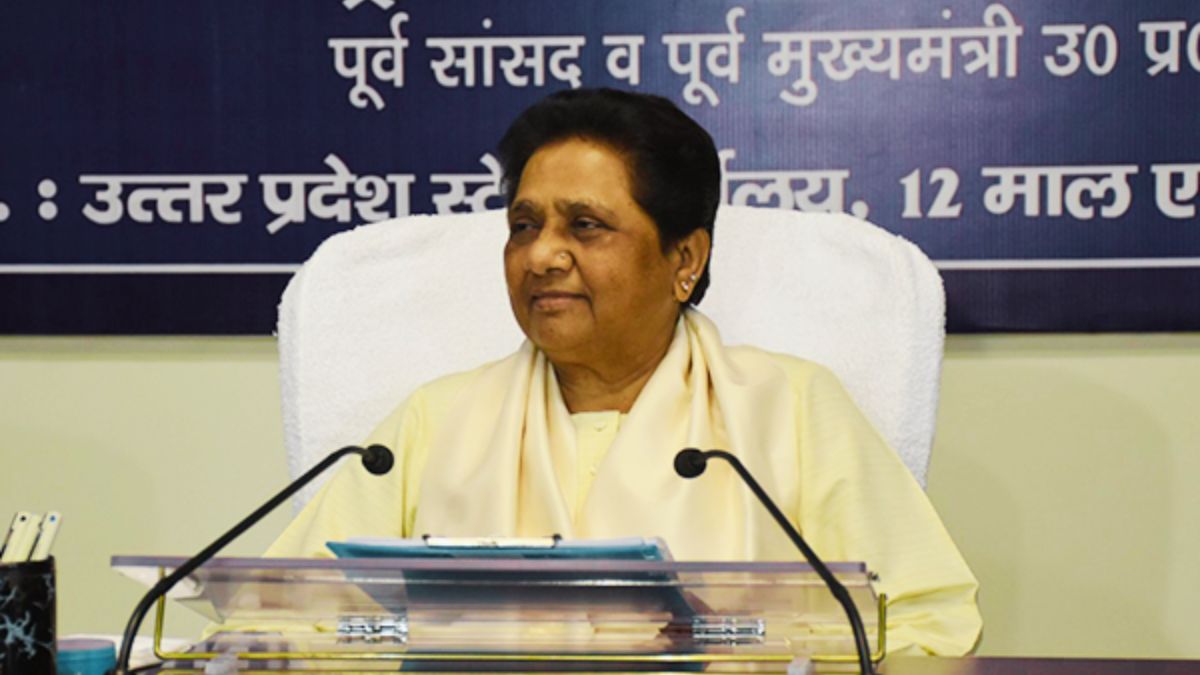 bsp chief mayawati niece alleges dowry harassment husband among 7 booked- मायावती की भतीजी ने ...