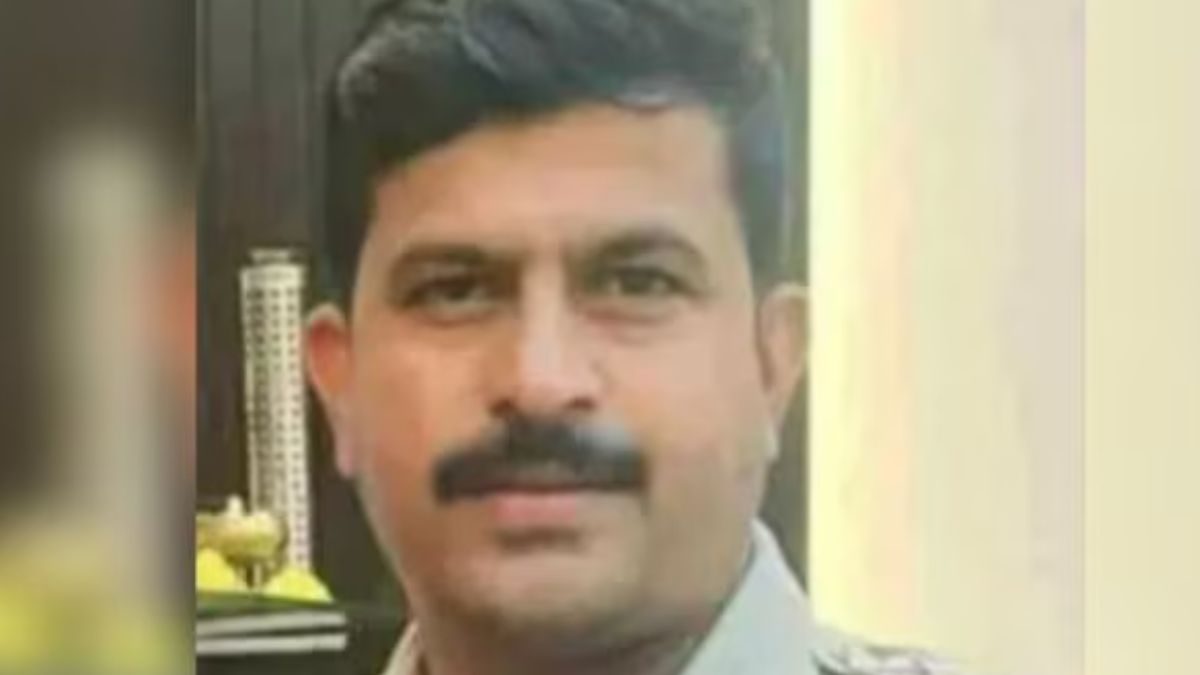 police inspector set to receive CM medal flees after Lokayukta raid ...