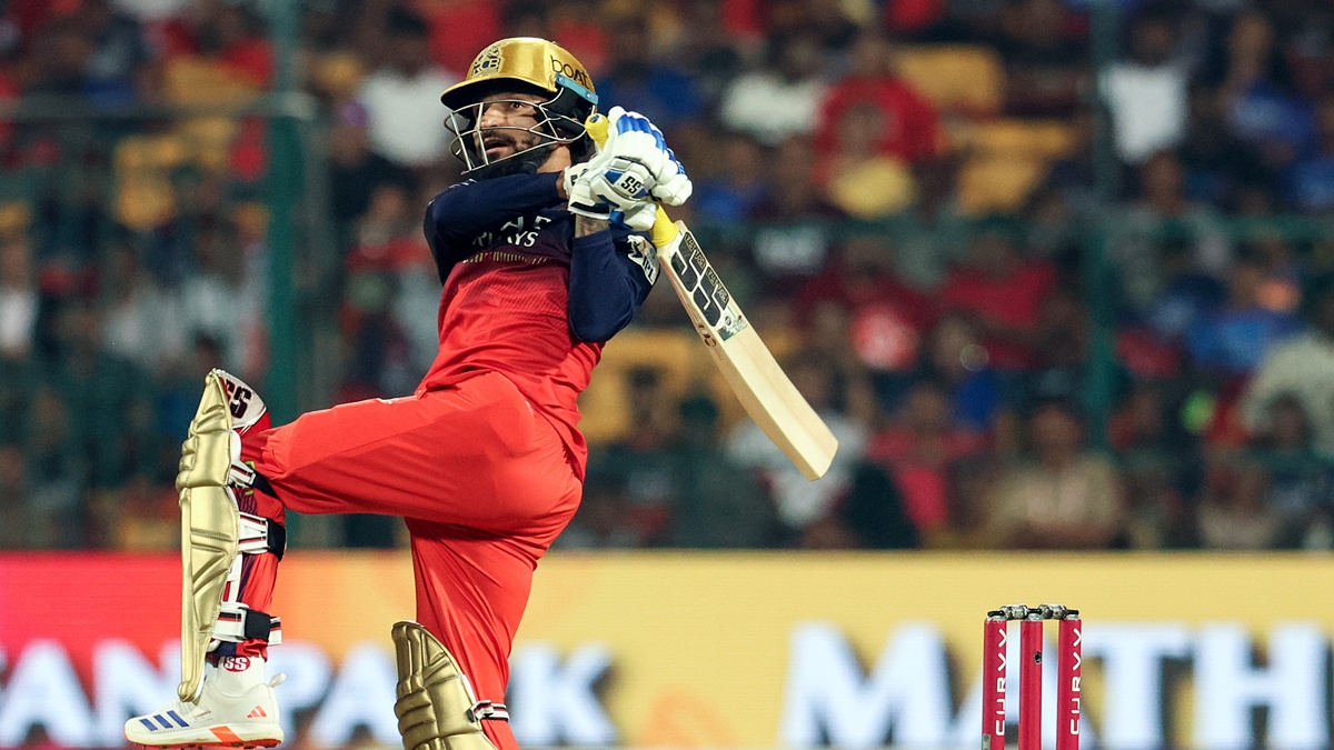 romario shepherd rhino power ipl 2025 second fastest fifty rcb vs csk ...