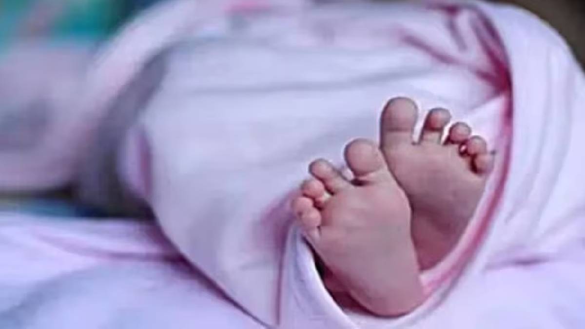Udaipur Woman Delivers 17th baby at the age of 55 family collects scrap ...