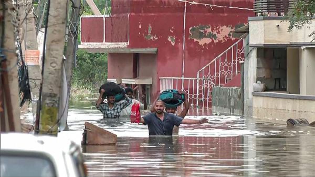 Bengaluru heavy rain 3 dead 500 homes flooded streets submerged imd ...