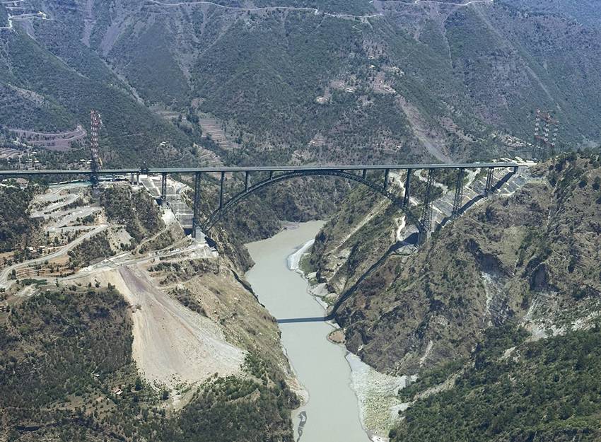 Chenab Bridge Aerial view, cost and Specification. चिनाब रेलवे ब्रिज का ...