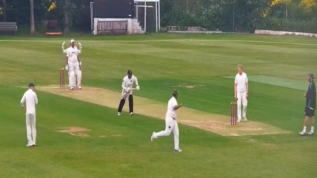 Funny Run Out VIDEO Viral Umpire Wicketkeeper reaction England ...