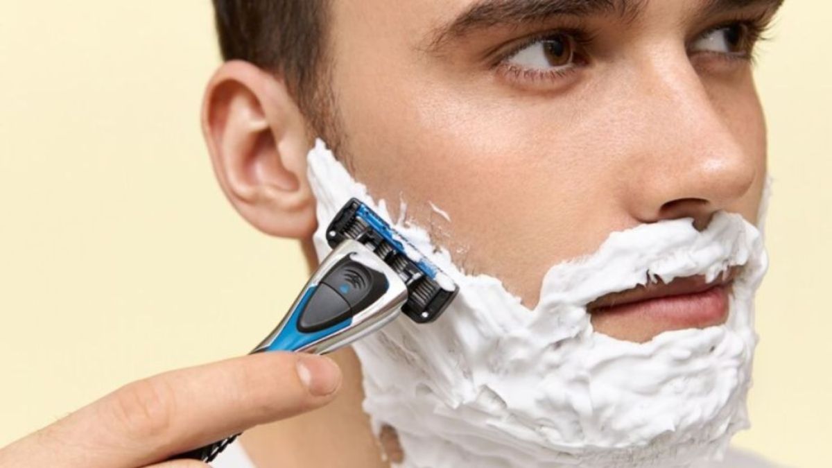 शेविंग करते समय इन किन बातों का रखें ध्यान- Best shaving method for men How to get smooth skin ...